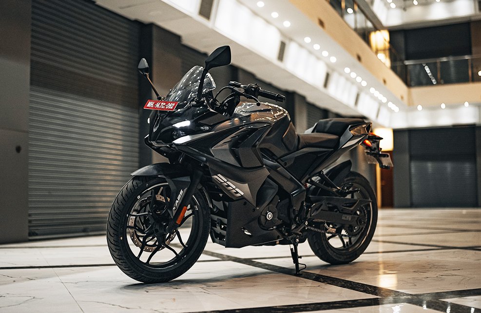 Upcoming 2025 Bajaj Pulsar RS200: Check Out This New Feature And Design ...